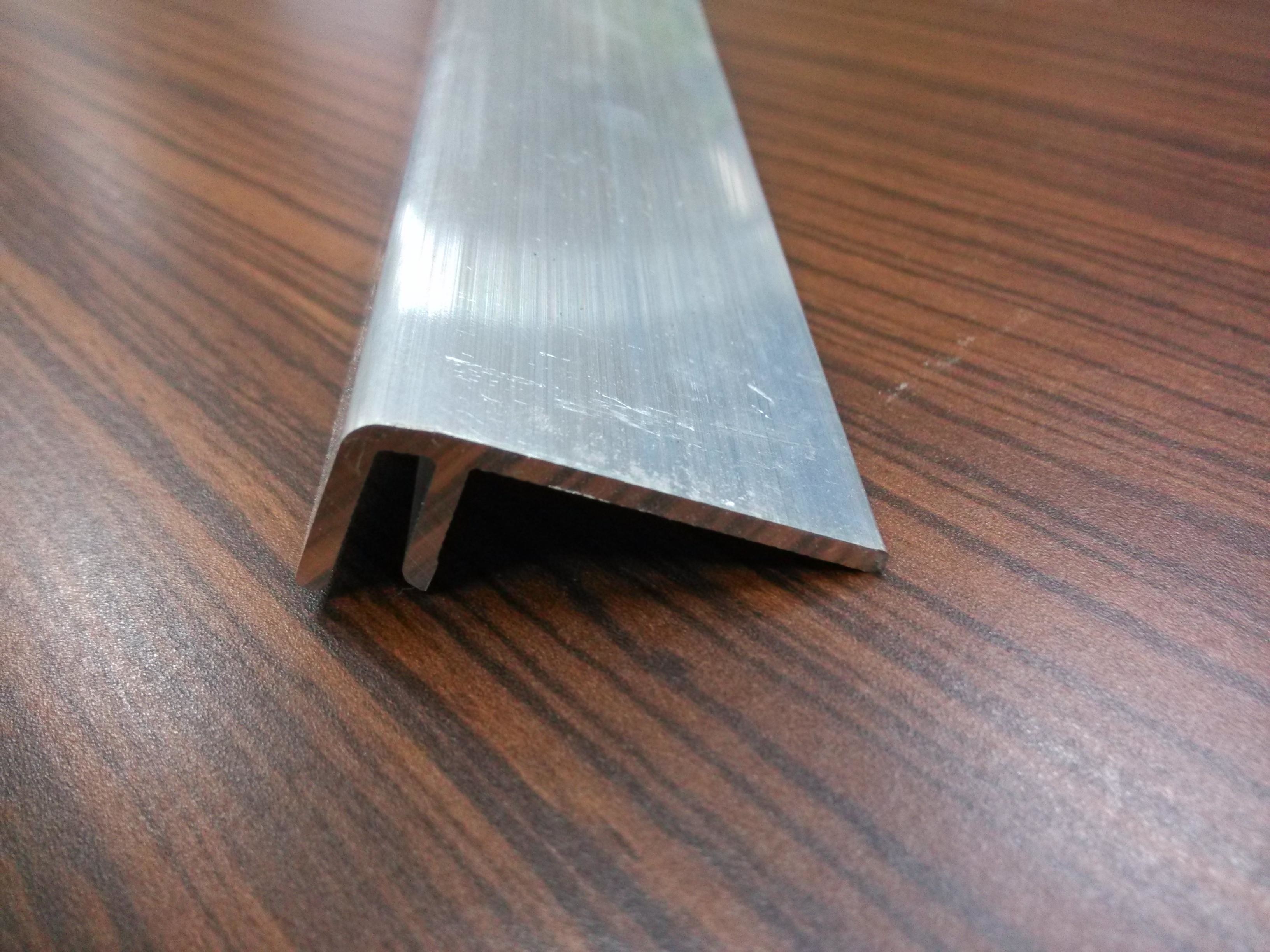 extrusions en aluminium d'angle de finition du moulin 6063T5 avec le ...